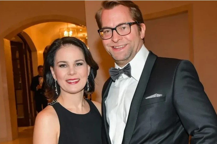 "خانت زوجها في دول إفريقية".. فضيحة وزيرة خارجية ألمانيا تتصدر الترند بعد طلاقها! – الشروق أونلاين